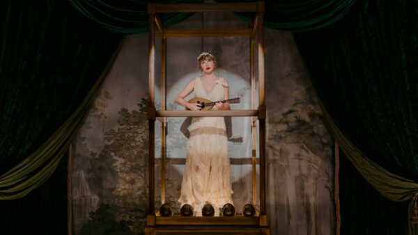 Taylor Swift’s Iconic Looks, Spanning Her Career, Will Be on Display at ...