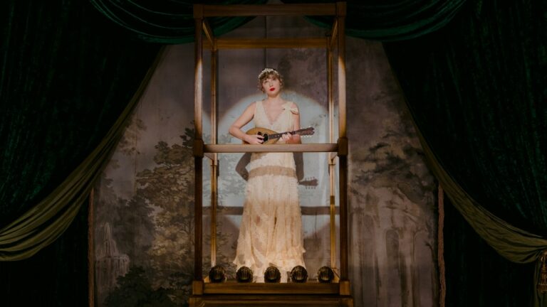 Taylor Swift’s Iconic Looks, Spanning Her Career, Will Be on Display at ...