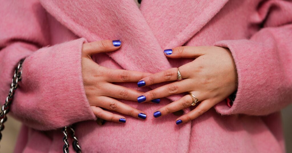 27 Winter Nail Designs That Are Heating Up This Season - Smudge Report