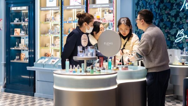 ‘Recession Glam’ Seen as Top Trend for Asia’s Beauty Market in 2025 ...