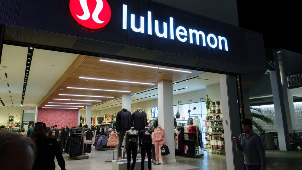 Lululemon Founder Chip Wilson to Initiate Proxy Fight - Smudge Report